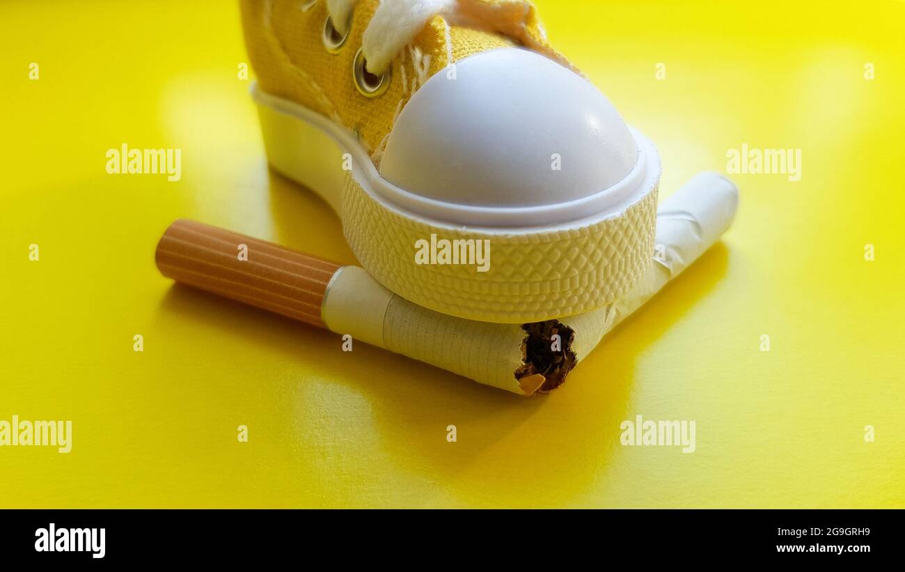 Shoe crush cigarette hi-res stock photography and images - Alamy
