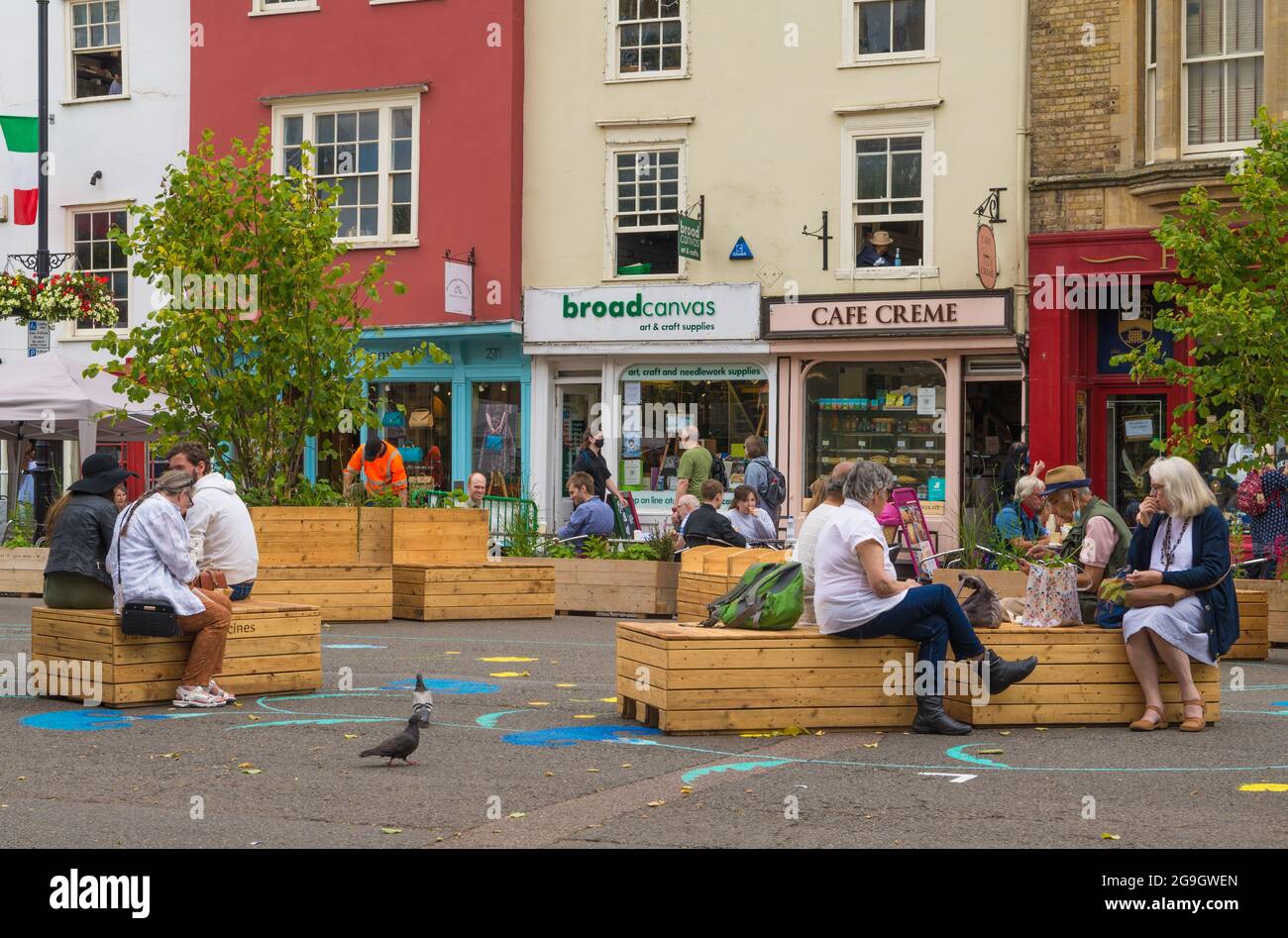 People out and about shopping and sightseeing and taking a lunch break ...