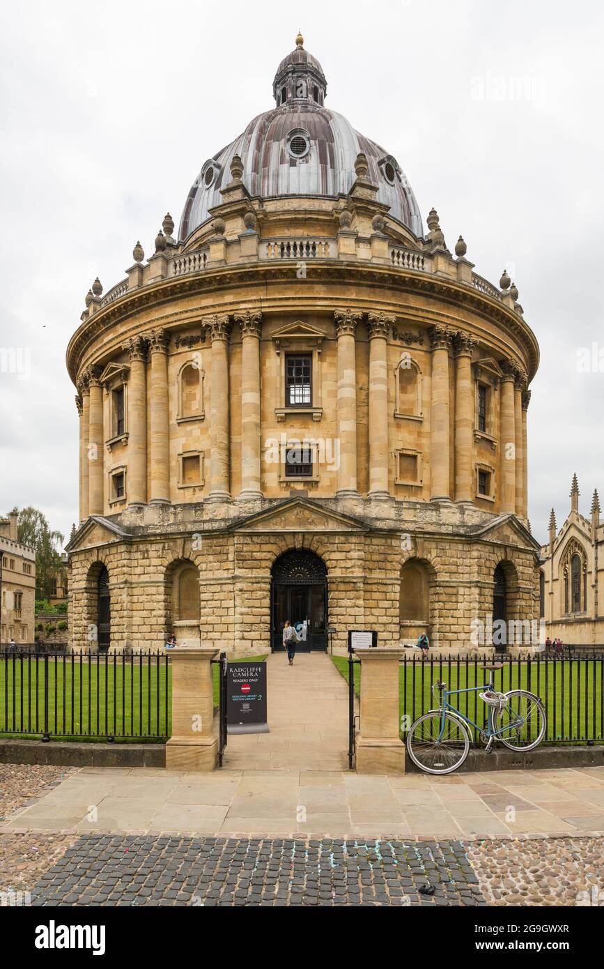 The Radcliffe Camera, home to the Radcliffe Science Library. Oxford ...