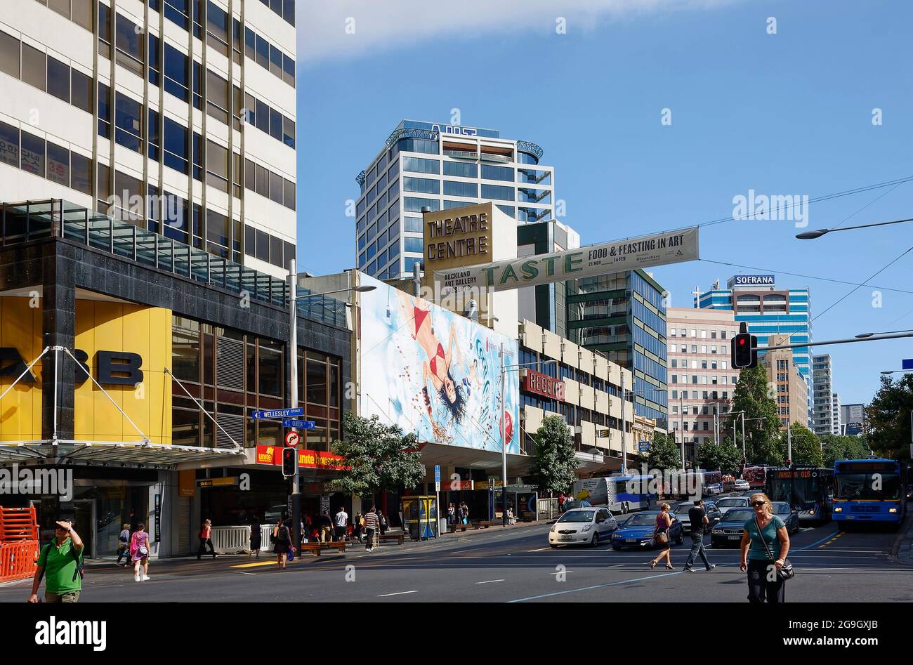 One way traffic signs hi-res stock photography and images - Alamy