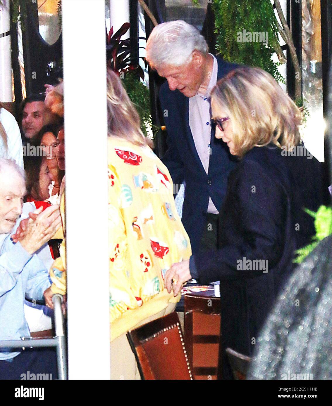 New York - NY - 20210623 Bill Clinton and Hillary Clinton having dinner ...