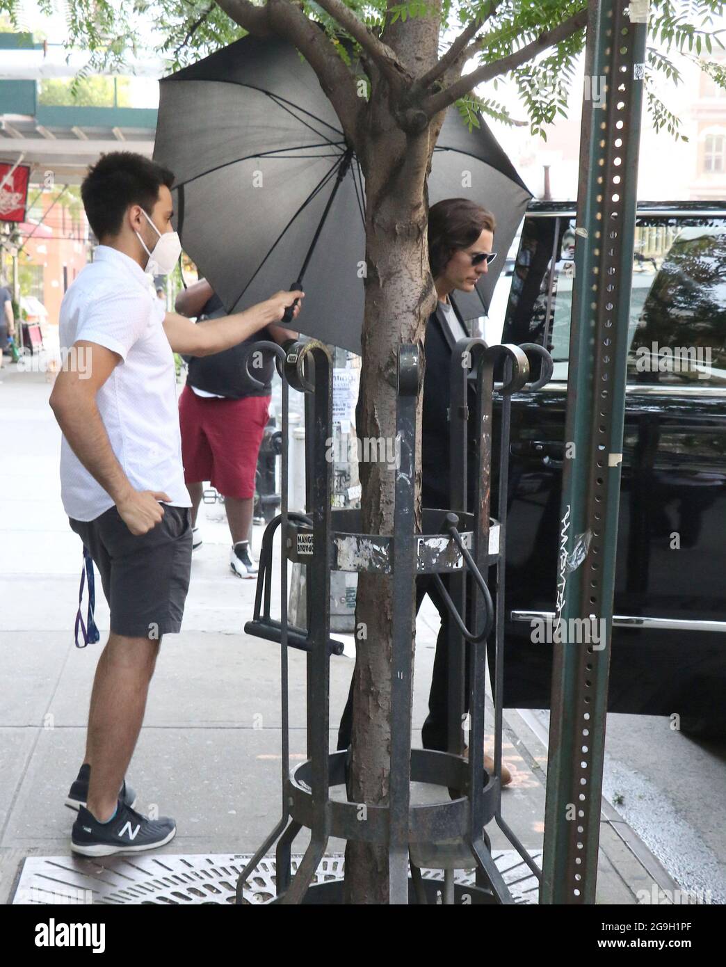 New York - NY - 20210607-Jared Leto Shielded From the sun on his way to ...