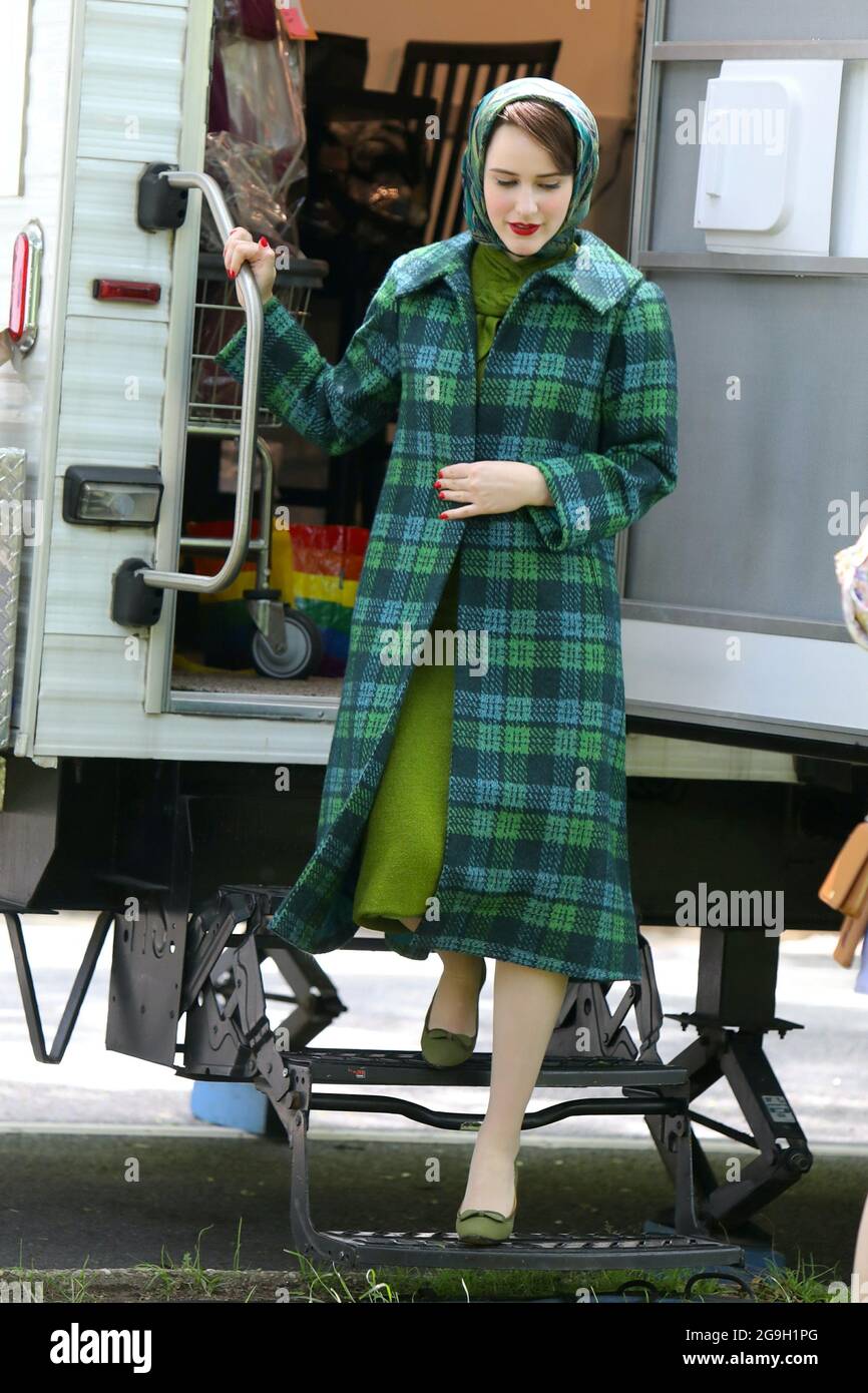 New York - NY - 20210613 Rachel Brosnahan and Milo Ventimiglia wear ...