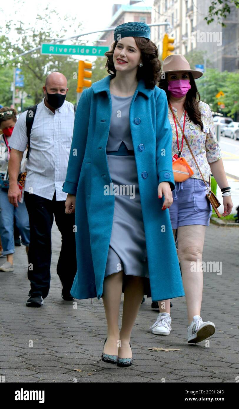 New York - NY - 20210613 Rachel Brosnahan and Milo Ventimiglia wear ...