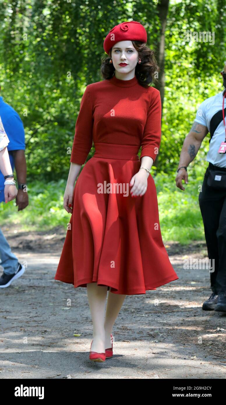 New York - NY - 20210613 Rachel Brosnahan and Milo Ventimiglia wear ...