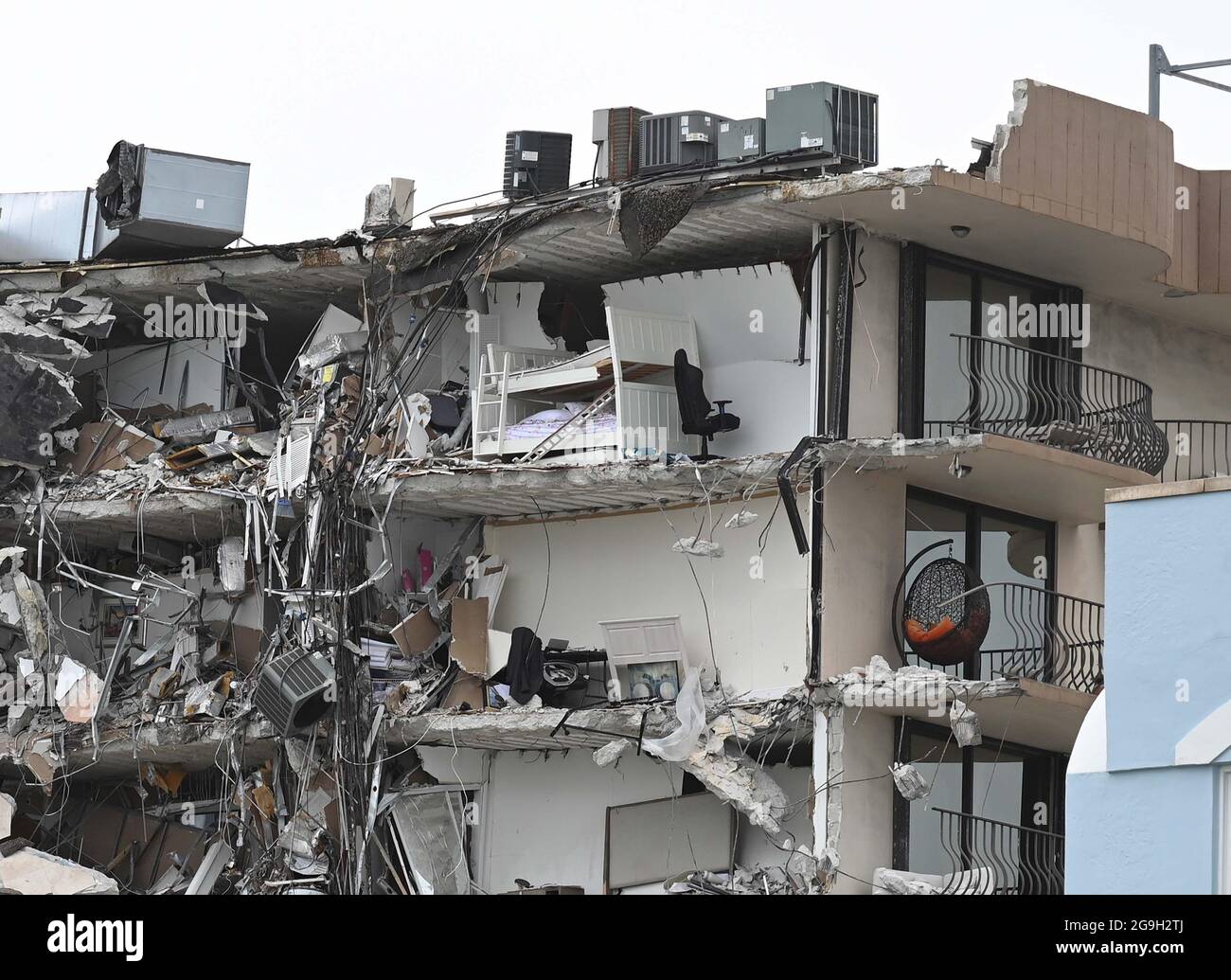 Miami - FL - 20210625-Search and Recovery Continues for Missing Persons ...