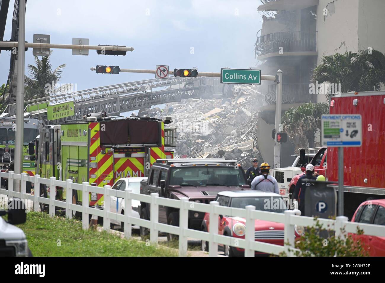 Miami - FL - 20210625-Search and Recovery Continues for Missing Persons ...