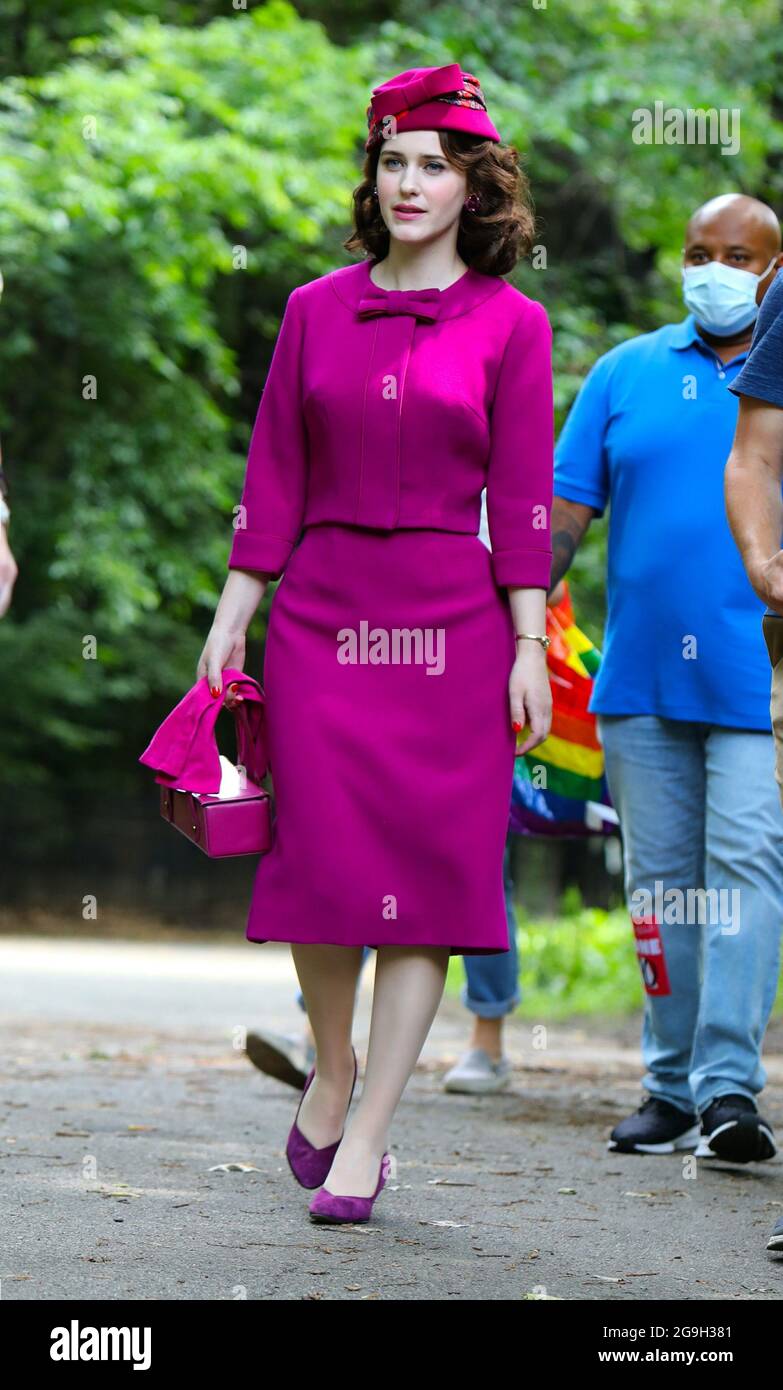 New York - NY - 20210613 Rachel Brosnahan and Milo Ventimiglia wear ...