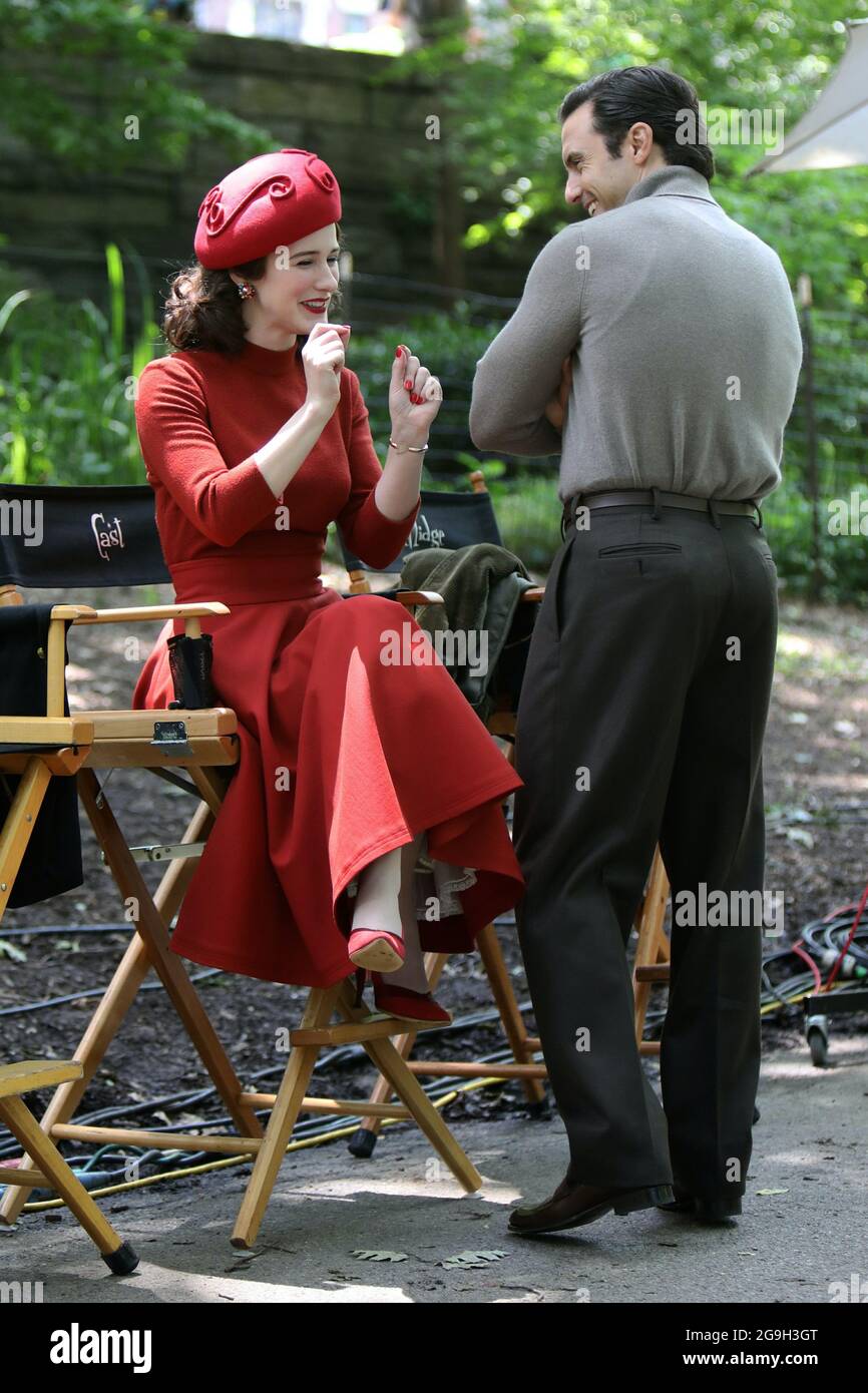 New York - NY - 20210613 Rachel Brosnahan and Milo Ventimiglia wear ...