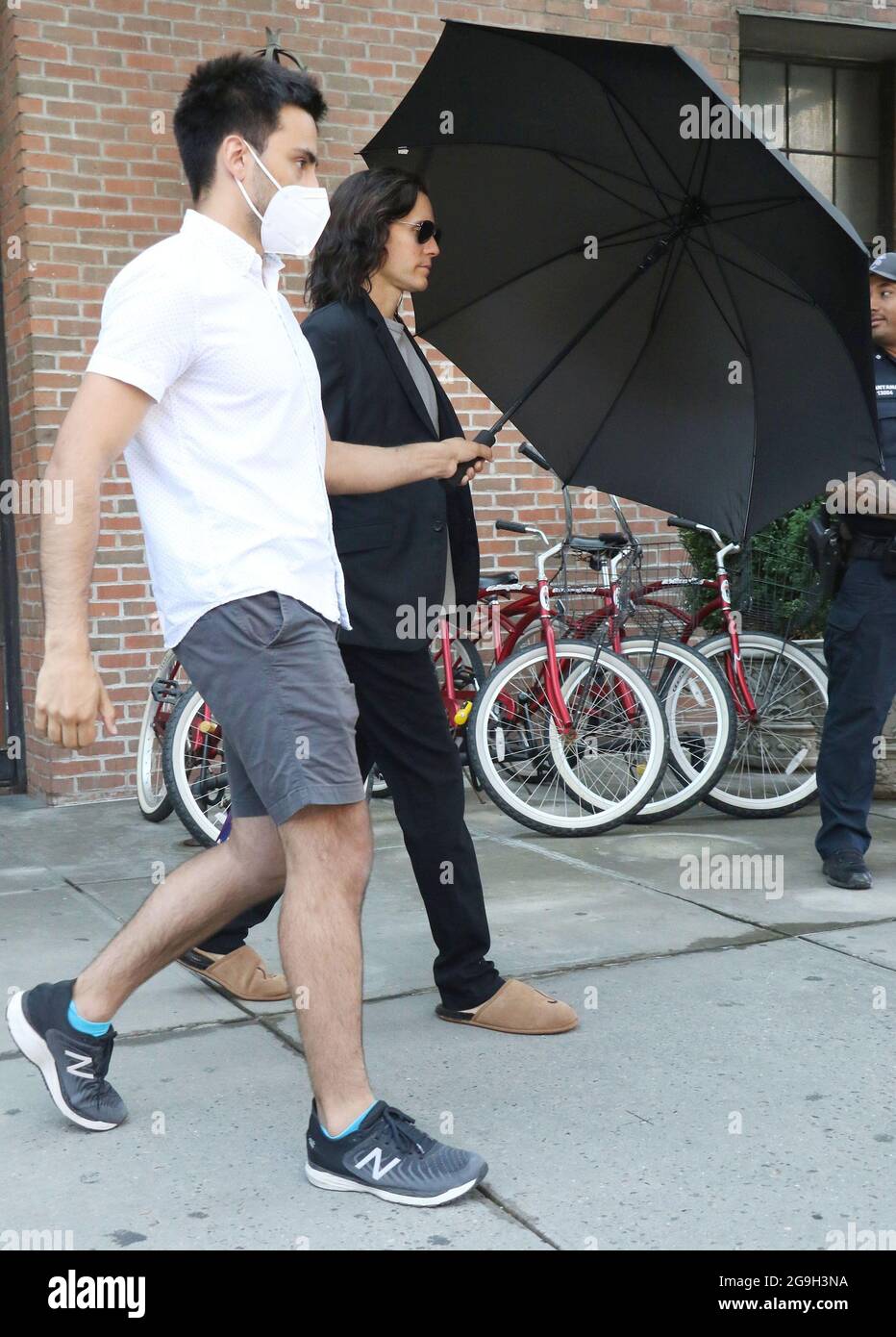 New York - NY - 20210607-Jared Leto Shielded From the sun on his way to ...