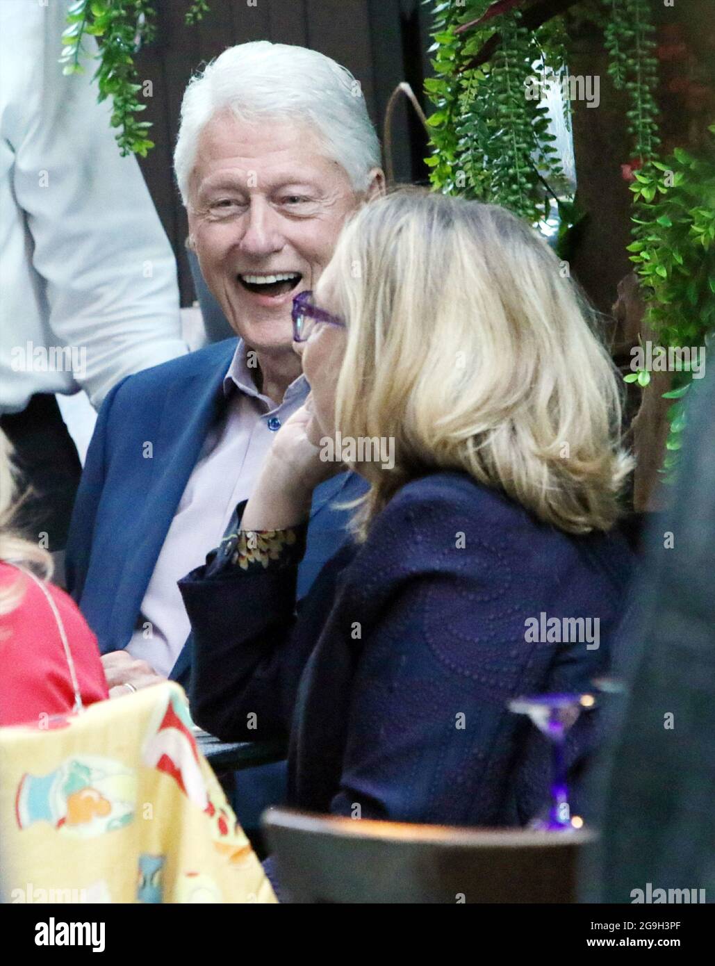 New York - NY - 20210623 Bill Clinton and Hillary Clinton having dinner ...