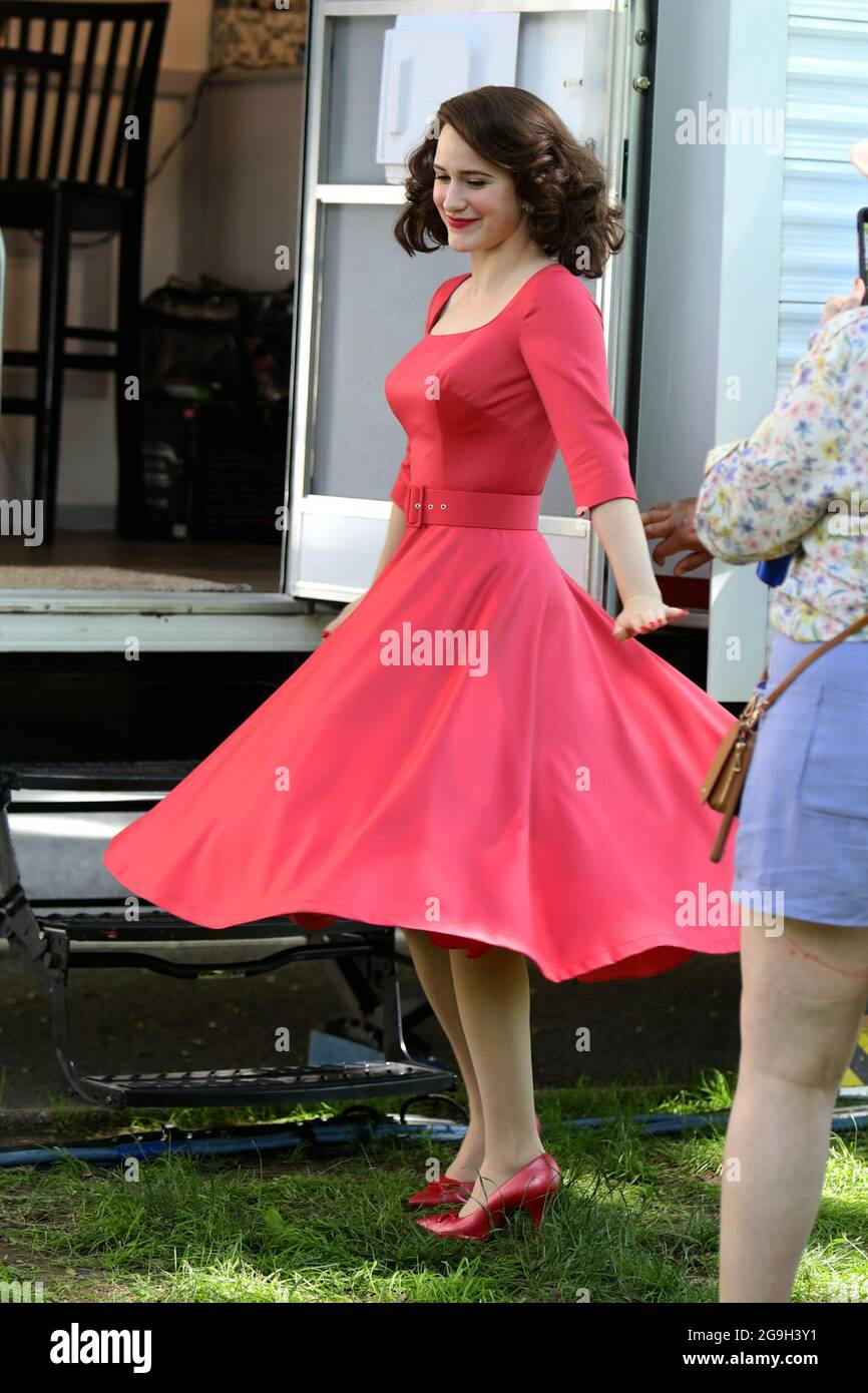 New York - NY - 20210613 Rachel Brosnahan and Milo Ventimiglia wear ...