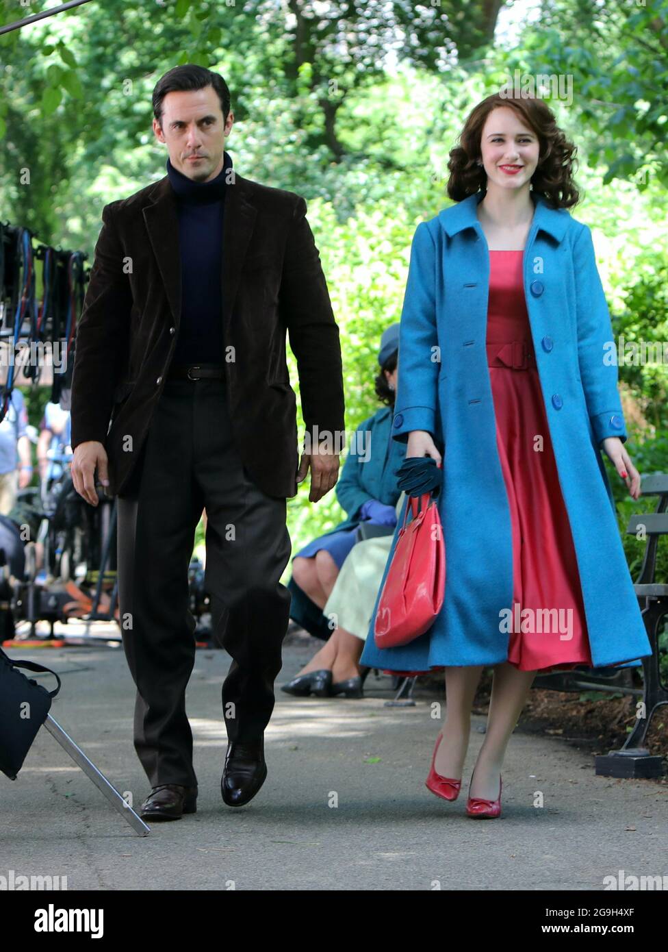 New York - NY - 20210613 Rachel Brosnahan and Milo Ventimiglia wear ...