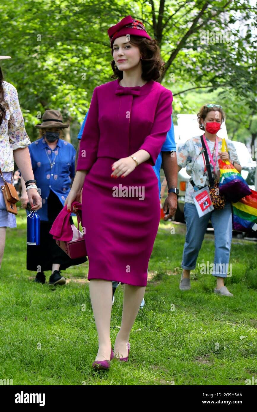 New York - NY - 20210613 Rachel Brosnahan and Milo Ventimiglia wear ...