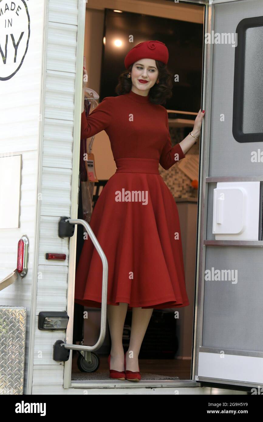 New York - NY - 20210613 Rachel Brosnahan and Milo Ventimiglia wear ...