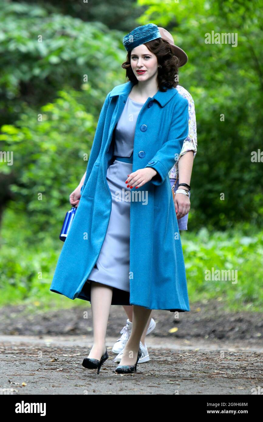 New York - NY - 20210613 Rachel Brosnahan and Milo Ventimiglia wear ...