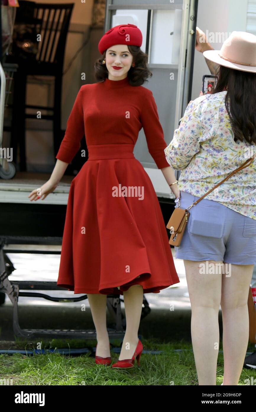 New York - NY - 20210613 Rachel Brosnahan and Milo Ventimiglia wear ...