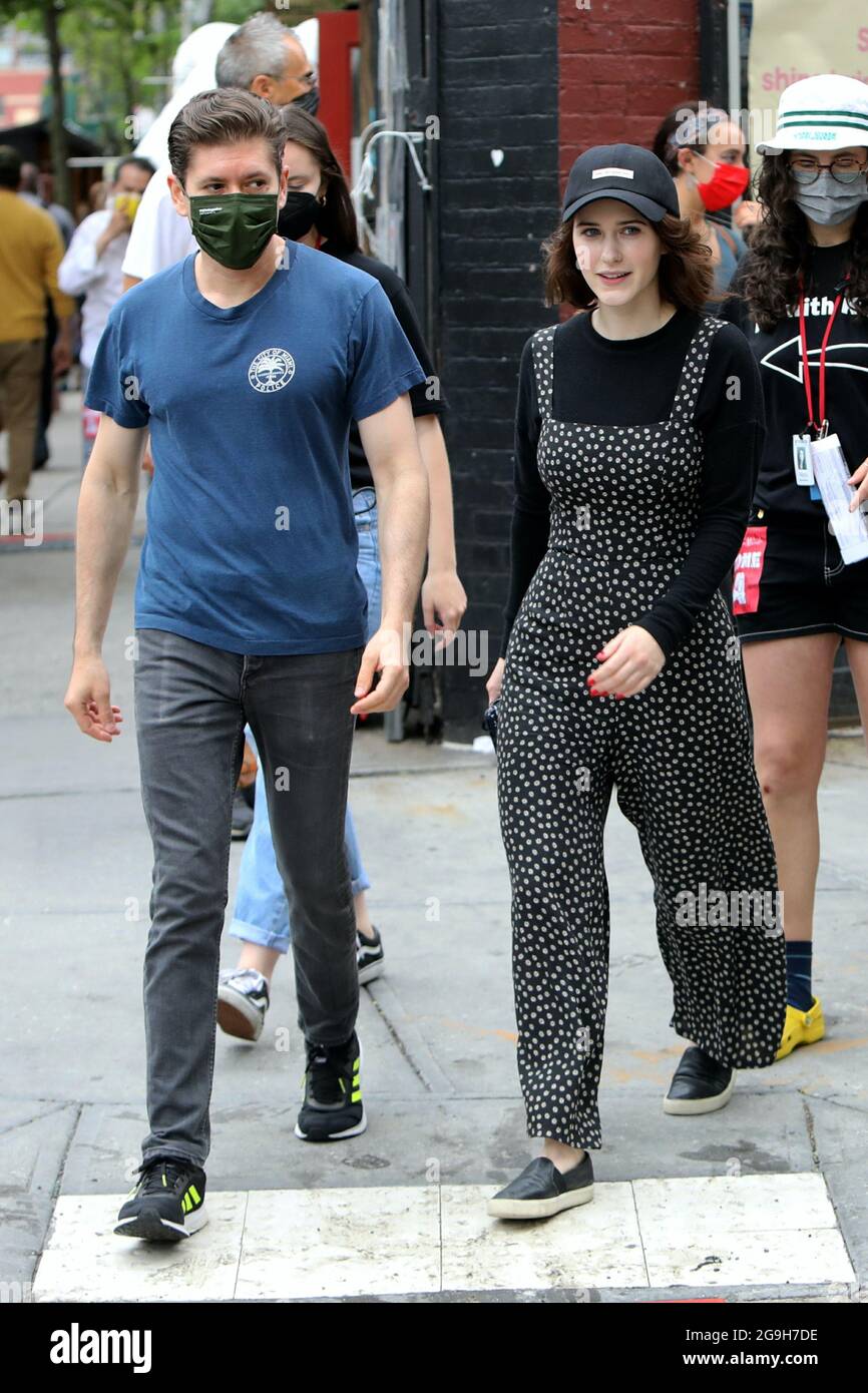 New York - NY - 20210606 Rachel Brosnahan and Michael Zegen film scenes ...