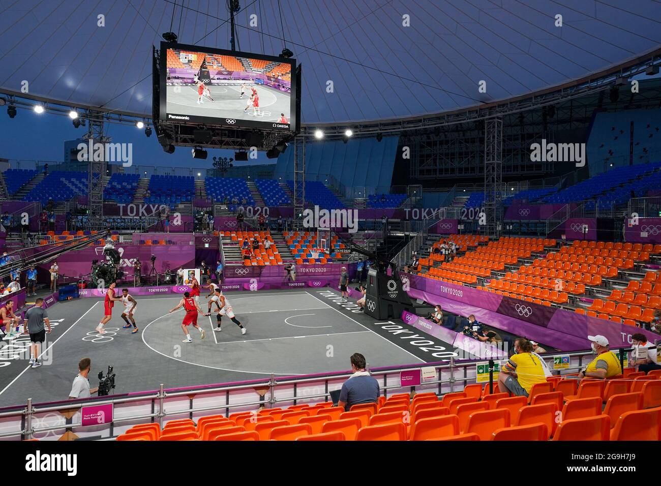 TOKYO, JAPAN - JULY 26: A general overview competing on Men's Pool ...
