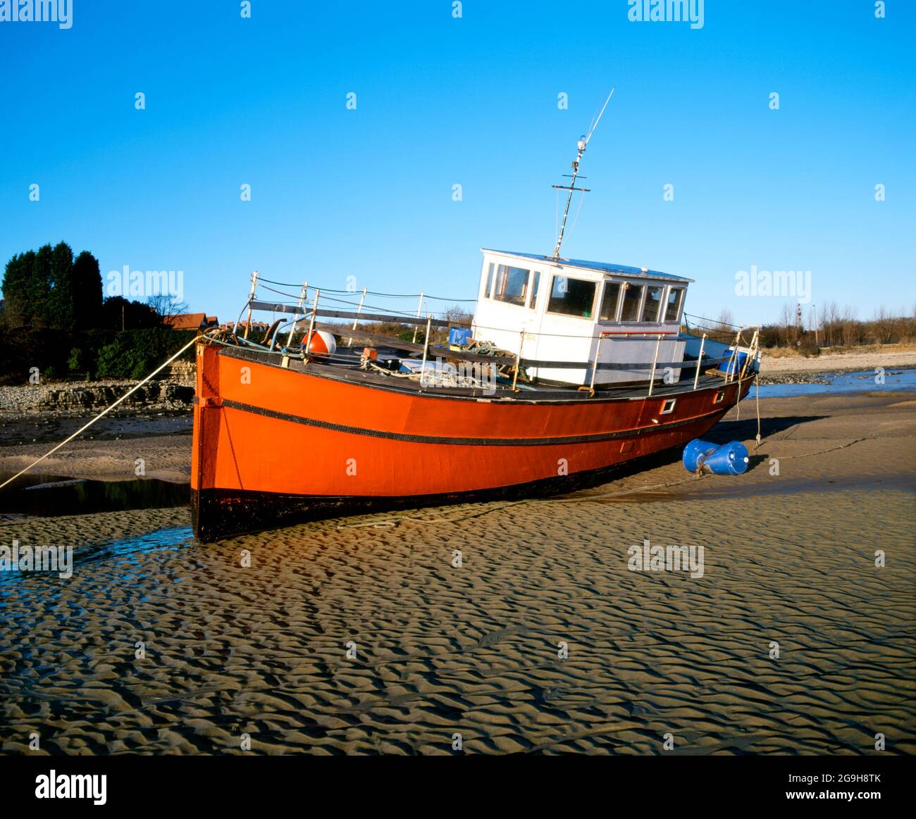 Boat at low tide, Barry Harbour, Barry Island, Vale of Glamorgan, S ...