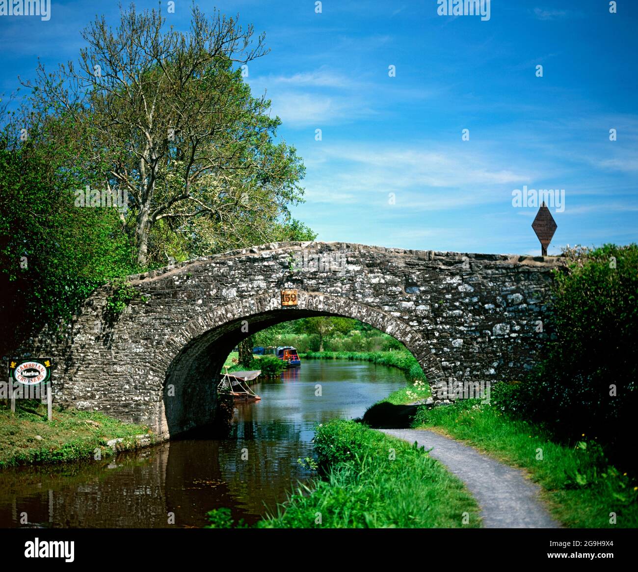 Bridge spanning narrow canal hi-res stock photography and images - Alamy
