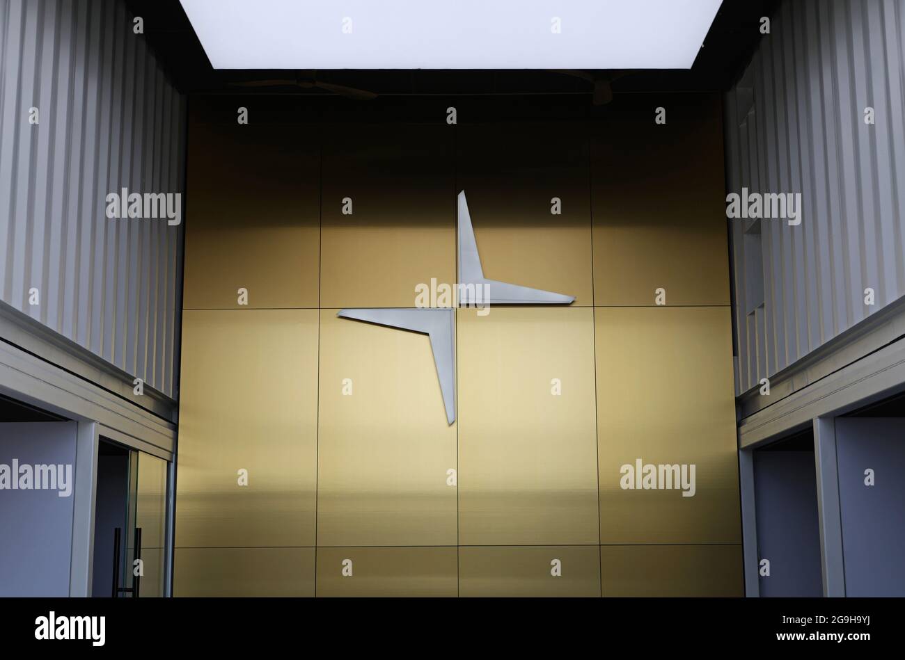 Polestar logo hi-res stock photography and images - Alamy