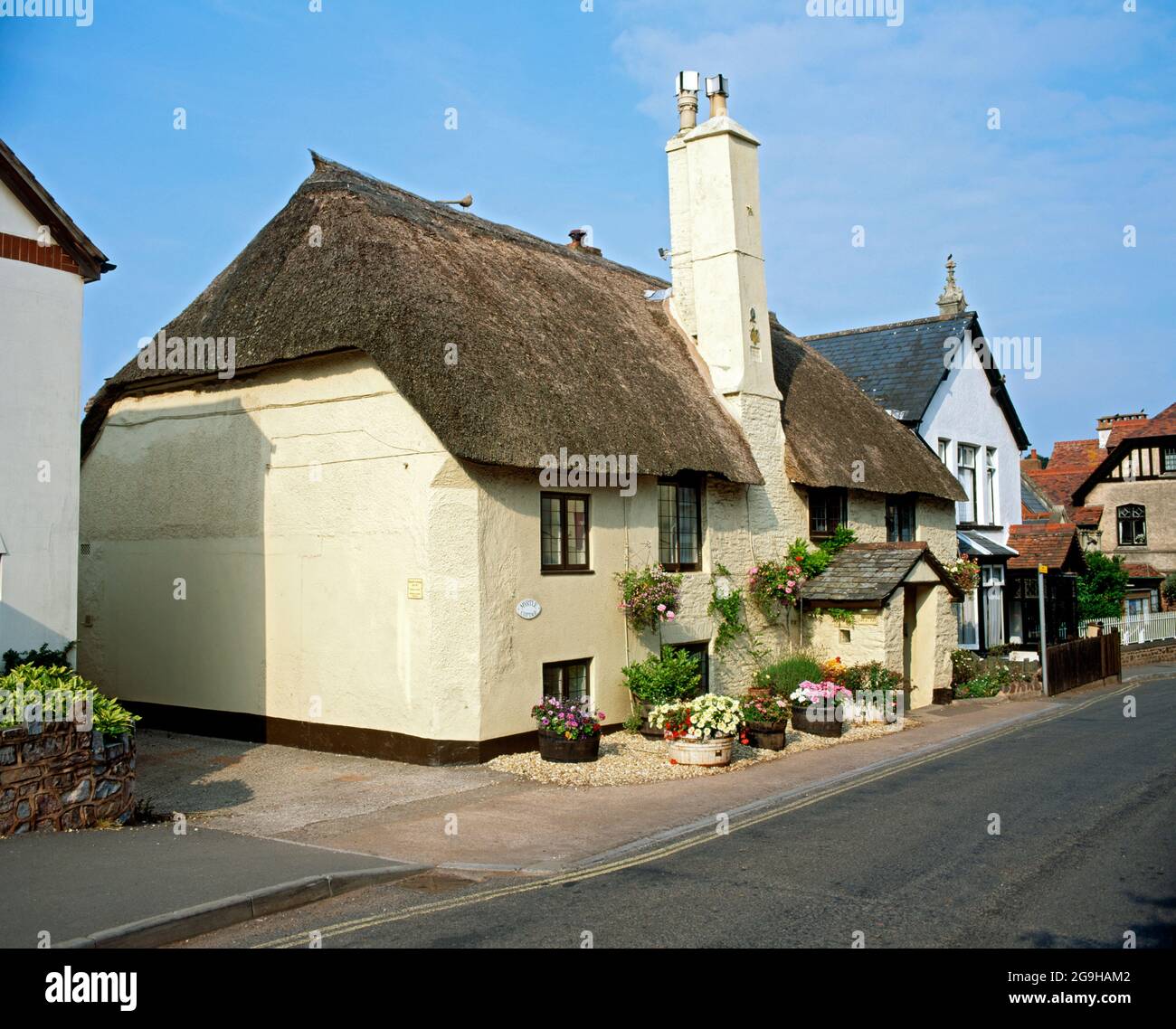 Thatch cottage countryside hi-res stock photography and images - Alamy