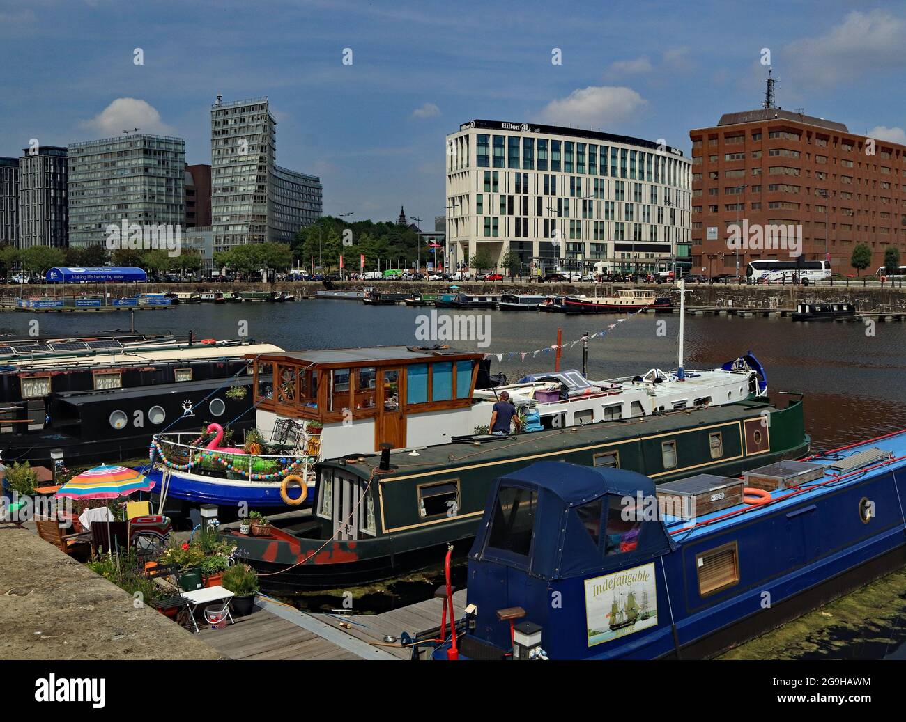 Summer in the city, Salthouse dock Liverpool residential canal boats ...