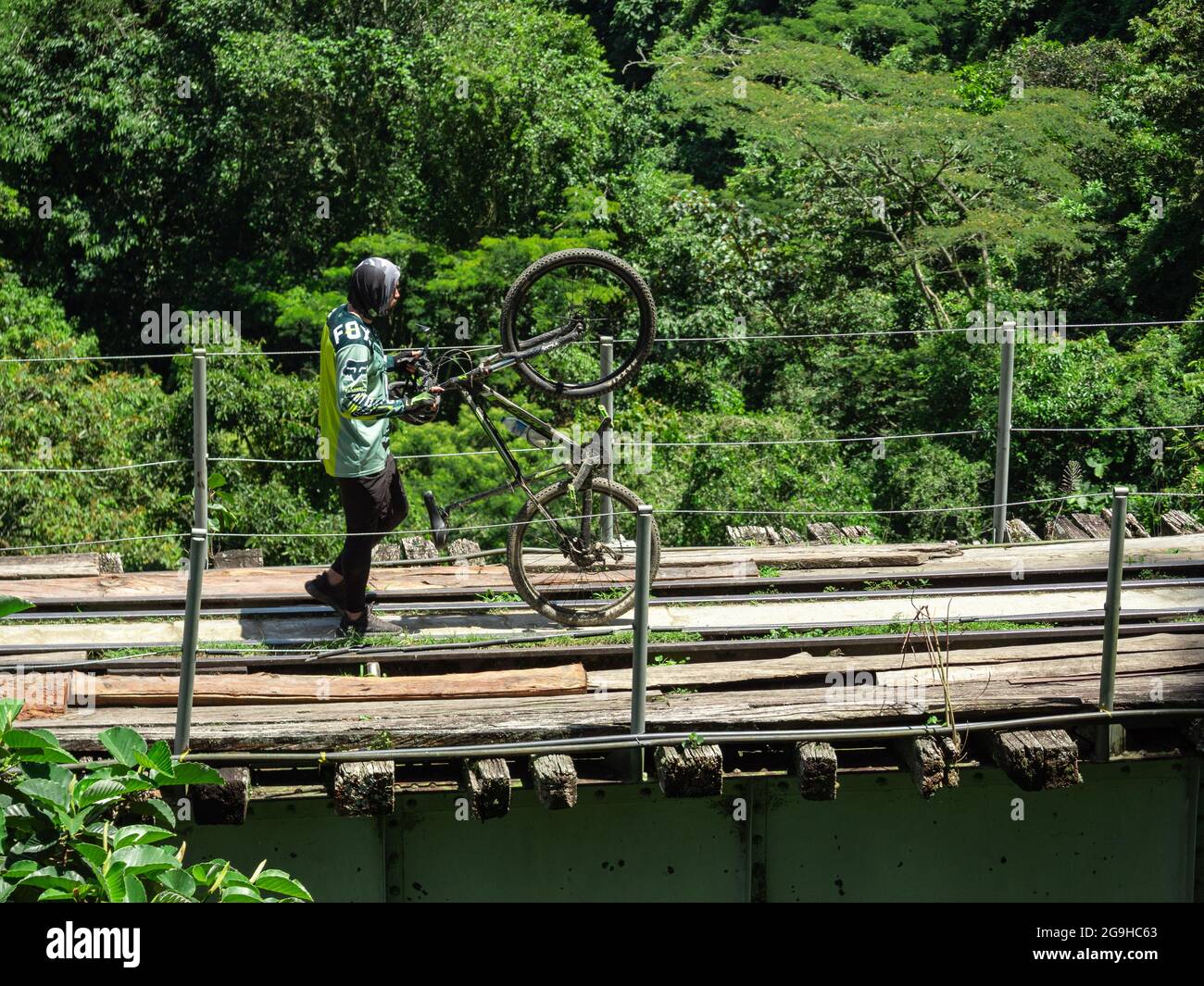 Rustic railroad bridge hi-res stock photography and images - Alamy