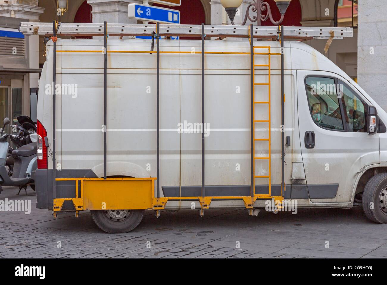 Glass delivery hi-res stock photography and images - Alamy