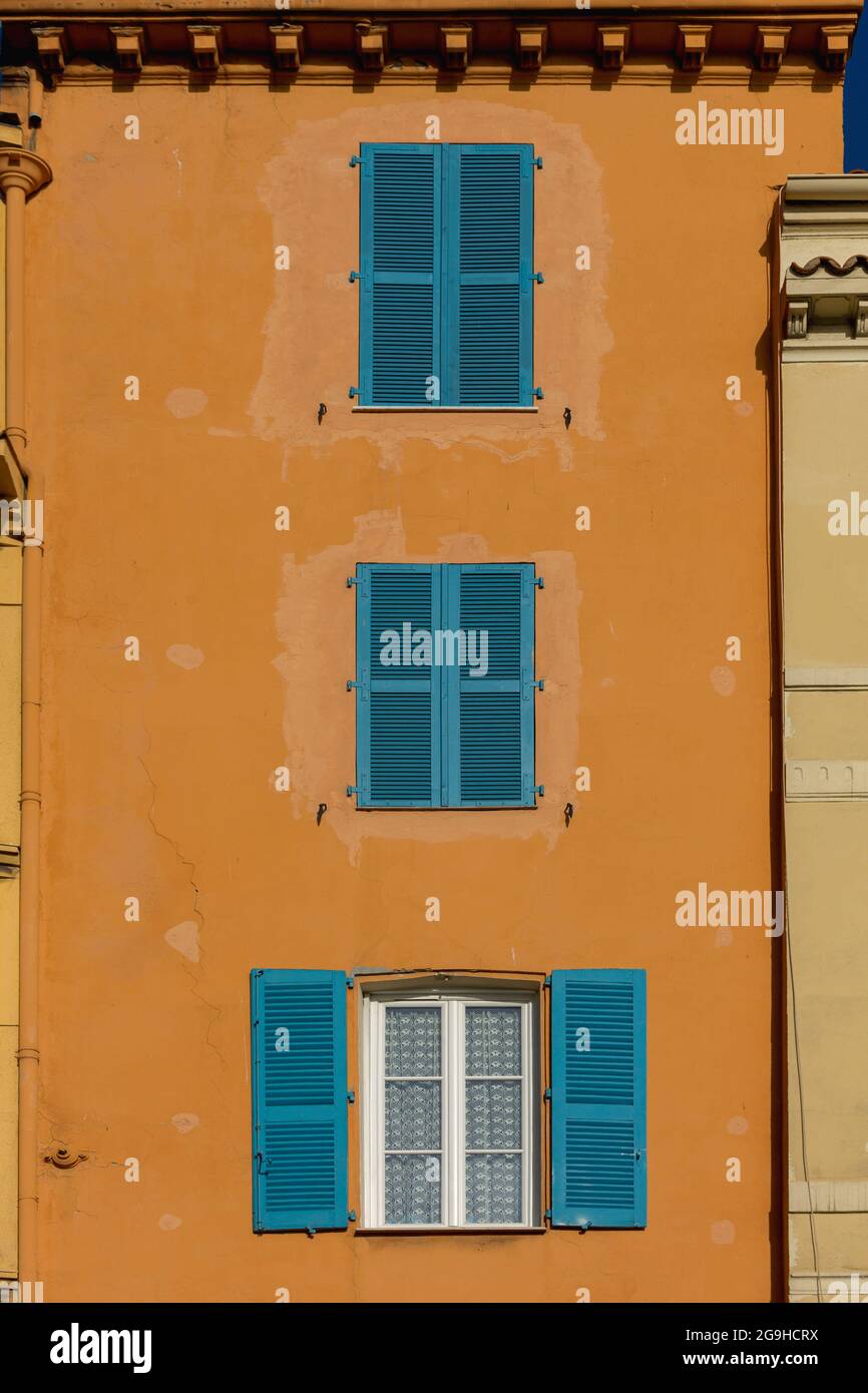 Day windows hi-res stock photography and images - Alamy