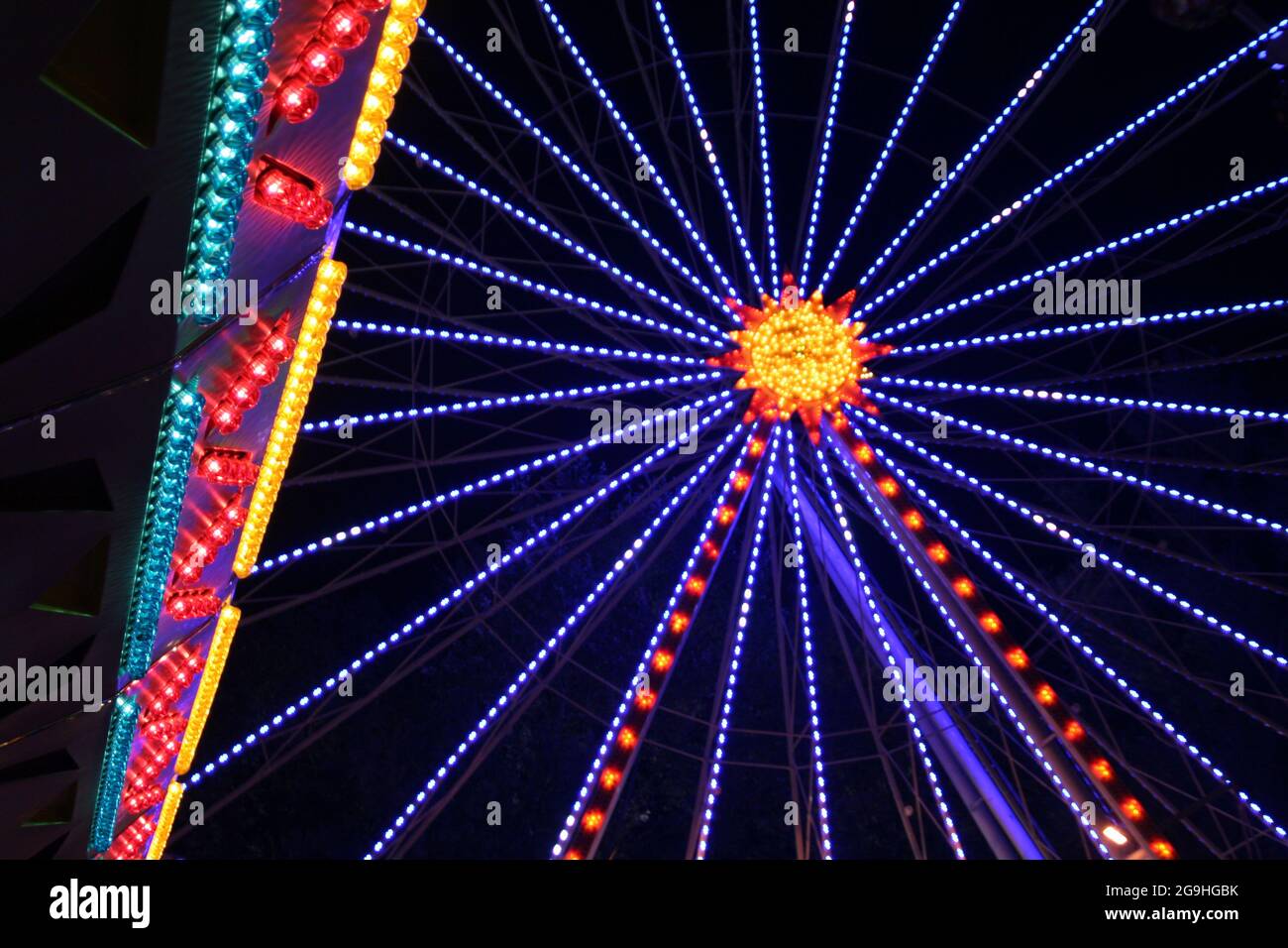Bright colorful lights shining blinking hi-res stock photography and ...