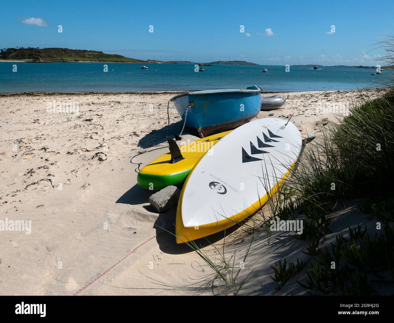 Boats and paddle boards on the beach - Church Quay beach, Bryher, Isles ...