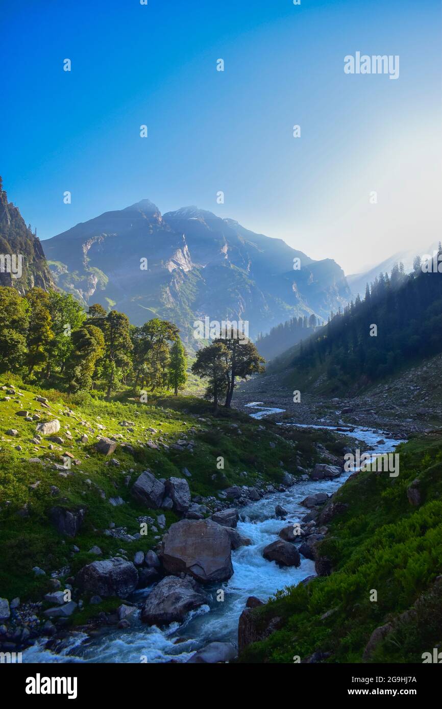 Hampta pass india hi-res stock photography and images - Alamy