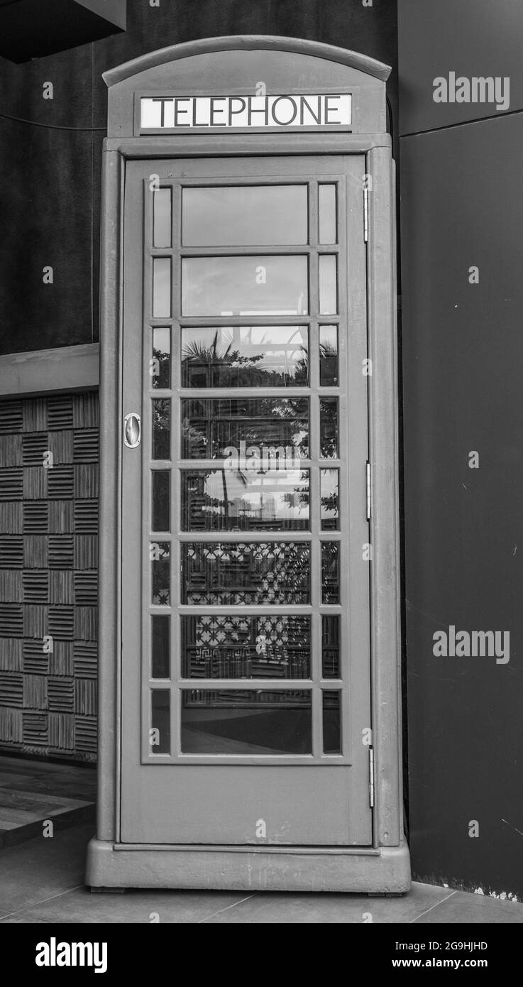A Single red phone box Stock Photo - Alamy