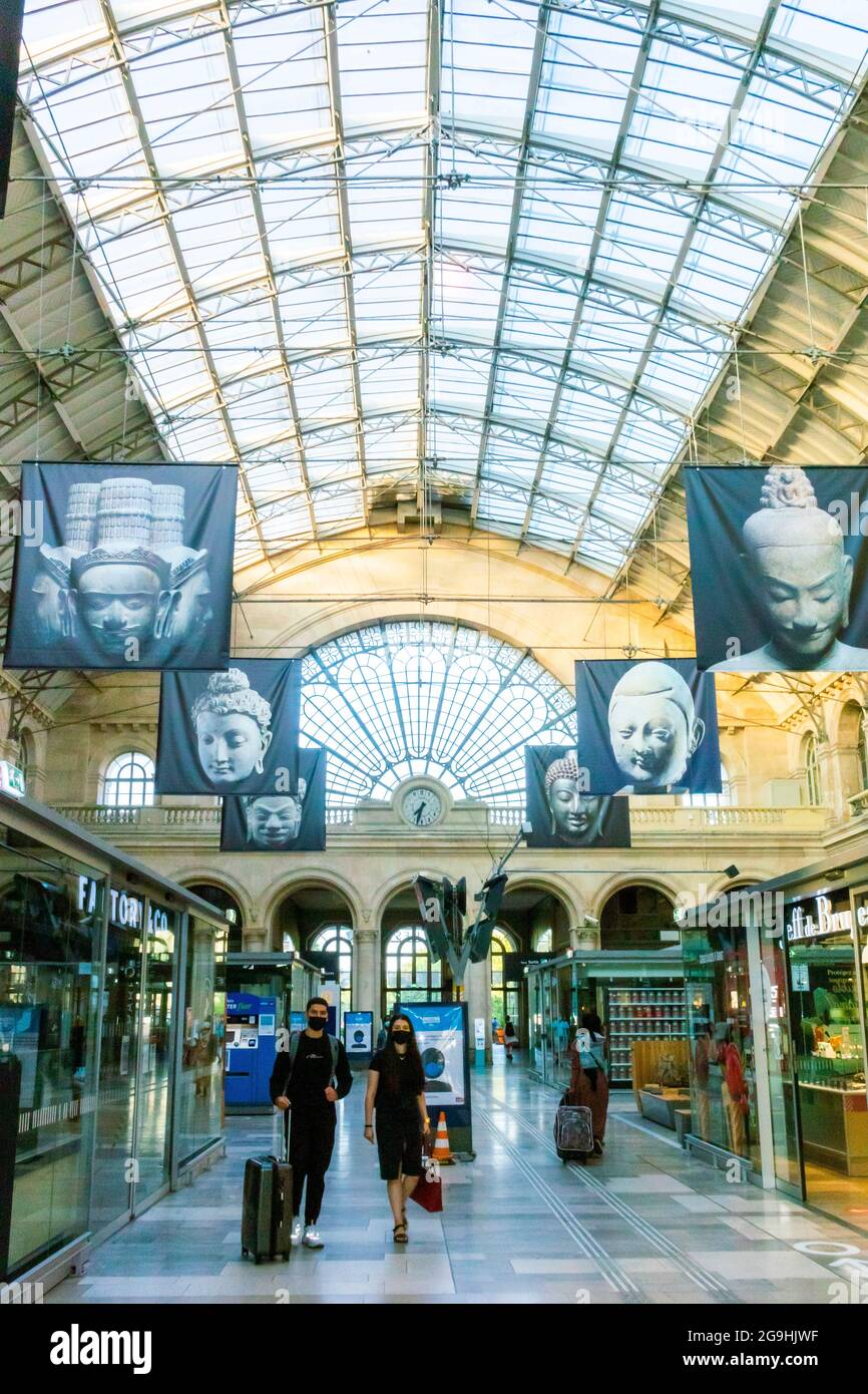 Paris travel posters hi-res stock photography and images - Alamy