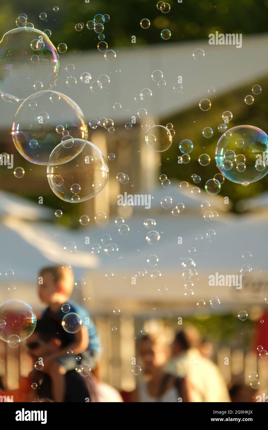 Bubbles of light hi-res stock photography and images - Alamy