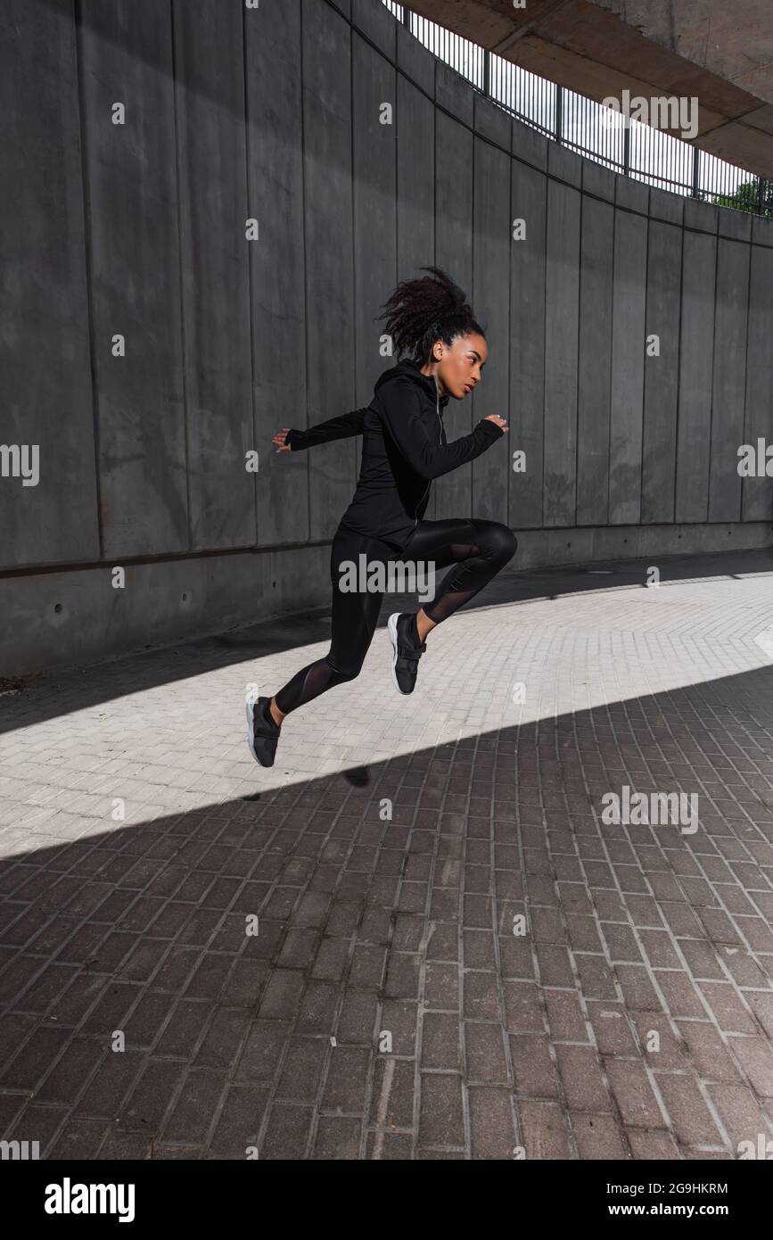 Side profile young woman jumping hi-res stock photography and images ...