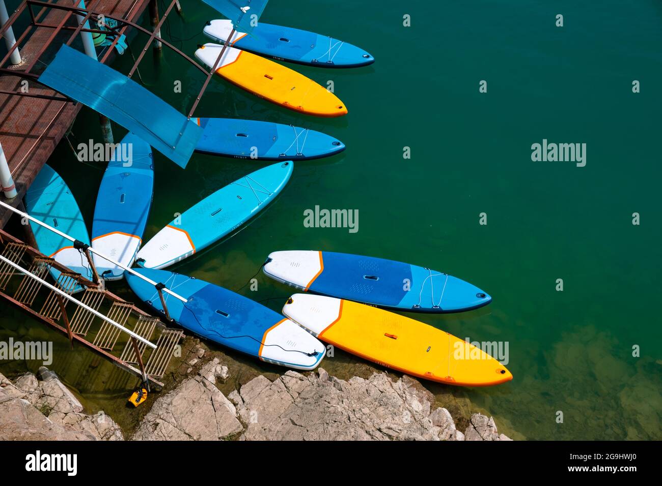 Top view of surfing boards in the water on the coast Stock Photo - Alamy