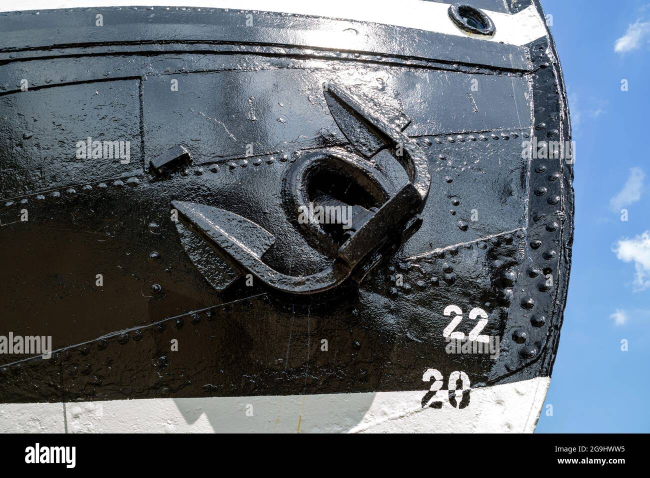 anchor of an oceangoing ship with reveted hull Stock Photo - Alamy