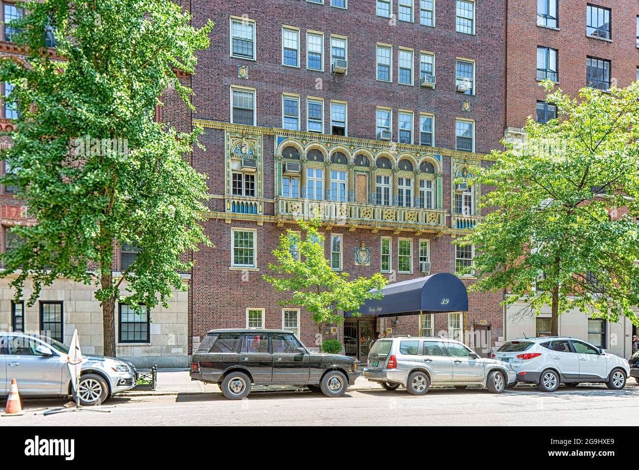 39 Fifth Avenue is an Emery Roth-designed landmark cooperative ...