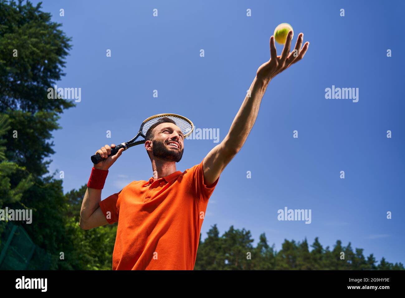 Tossing the ball hi-res stock photography and images - Alamy