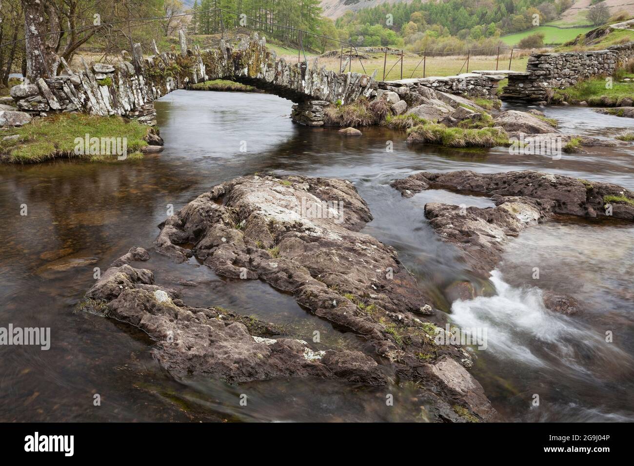 Slater Bridge over the River Brathay in Little Langdale, Lake District ...