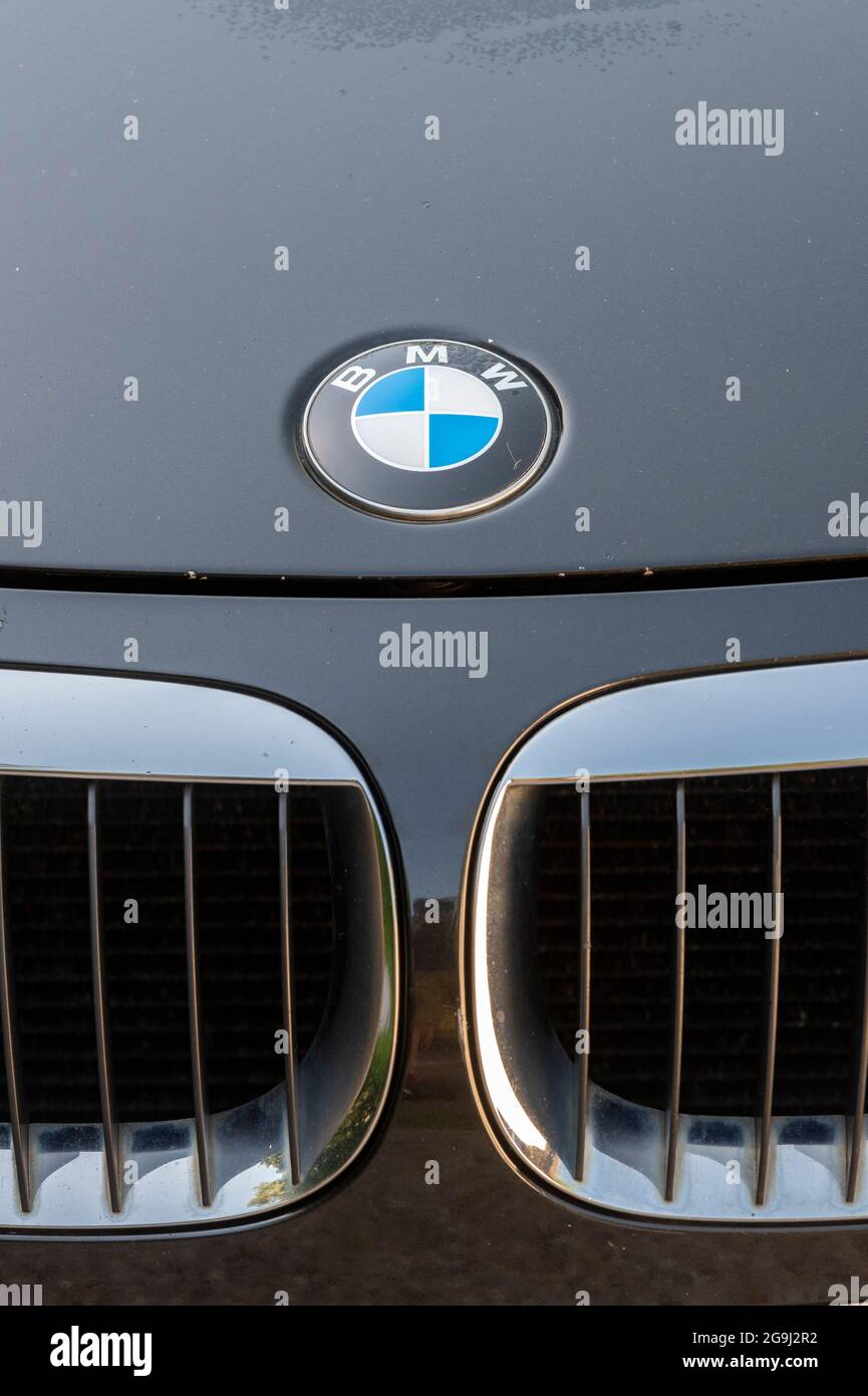 BMW car radiator grille with BMW badge or insignia Stock Photo - Alamy