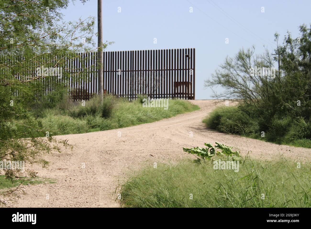 Rio grande border fence hi-res stock photography and images - Alamy