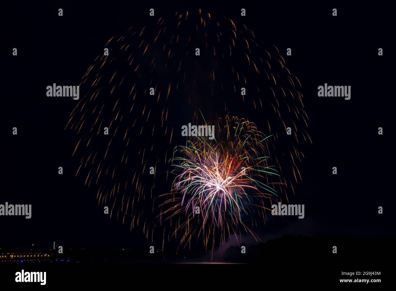 Serpentine fireworks hi-res stock photography and images - Alamy