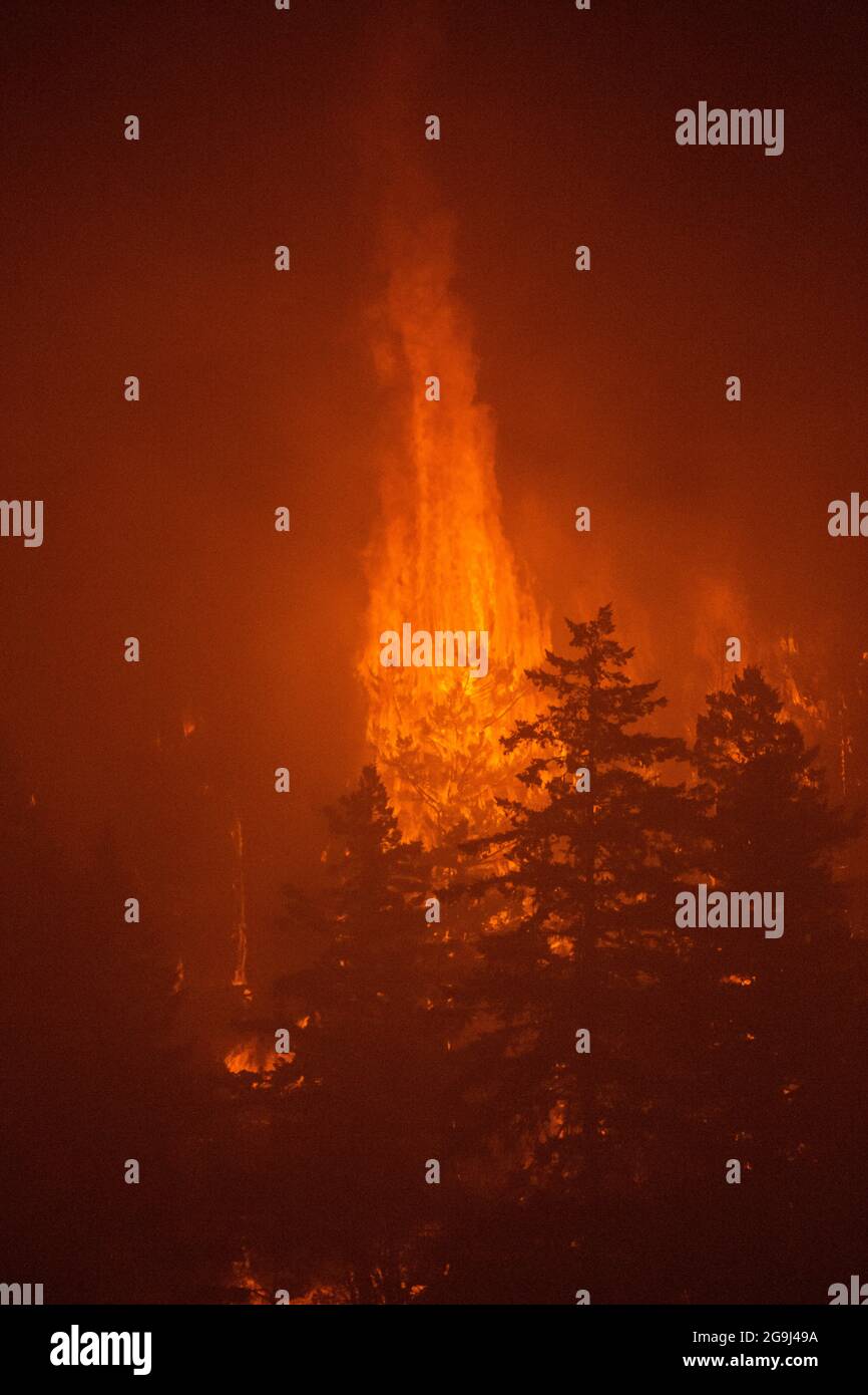 August complex fire 2020 hi-res stock photography and images - Alamy