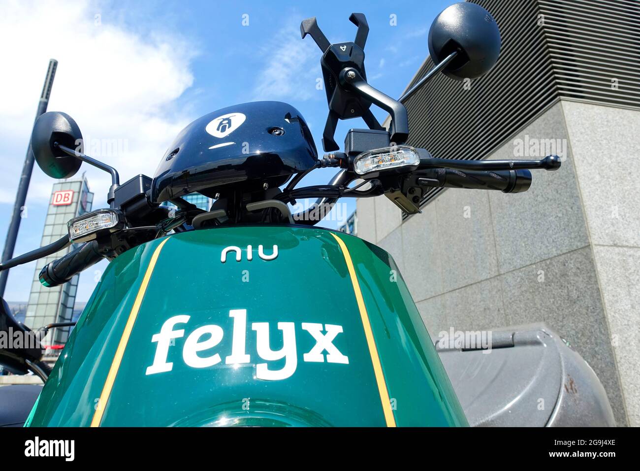Felyx scooters hi-res stock photography and images - Alamy