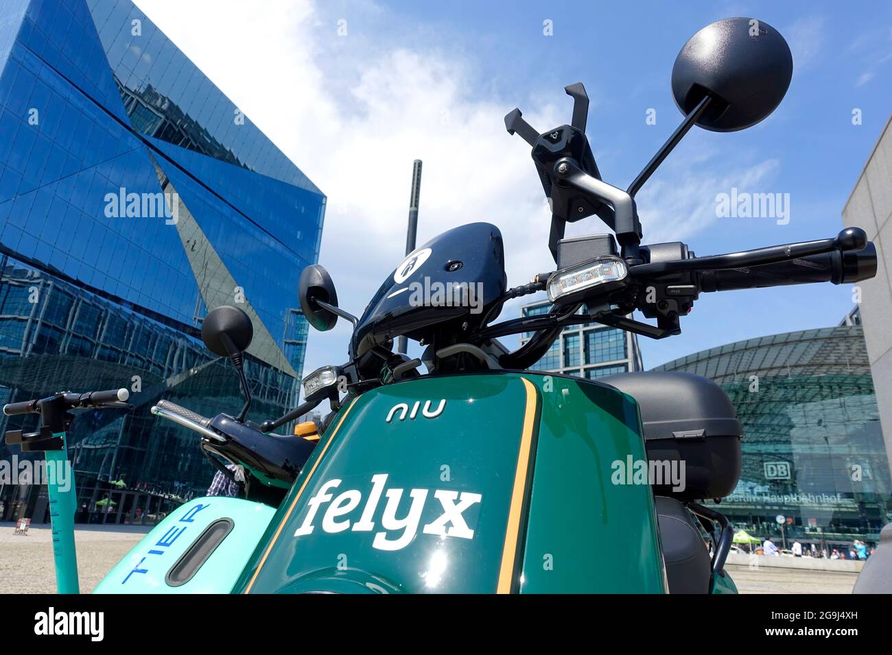 Felyx scooters hi-res stock photography and images - Alamy