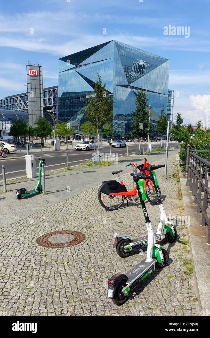 Berlin cube building berlin main railway station modern hi-res stock ...